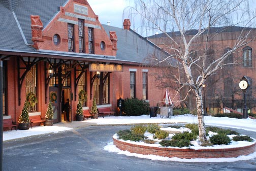 In Rhode Island, Hachi and Professor Ueno Together Forever | Vicki Wong and Hachi